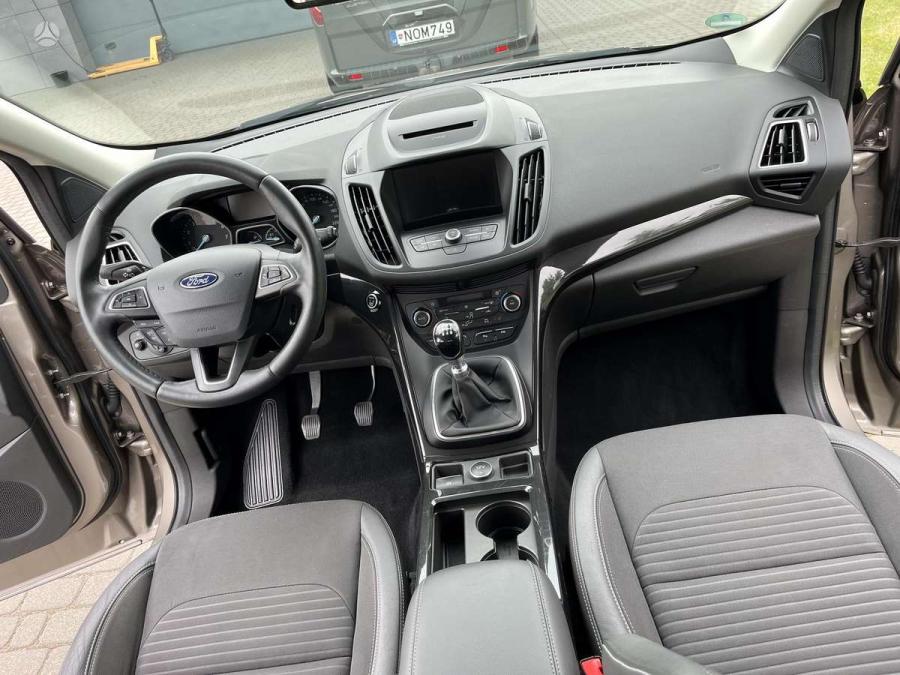 Brūns Ford Kuga 2018 Marijampole, ar dzinēja tilpumu 1.50 L un nobraukumu 89 tūkst. km par 9950 €, foto 12 vietnē AUTOMOTO.COM.LV