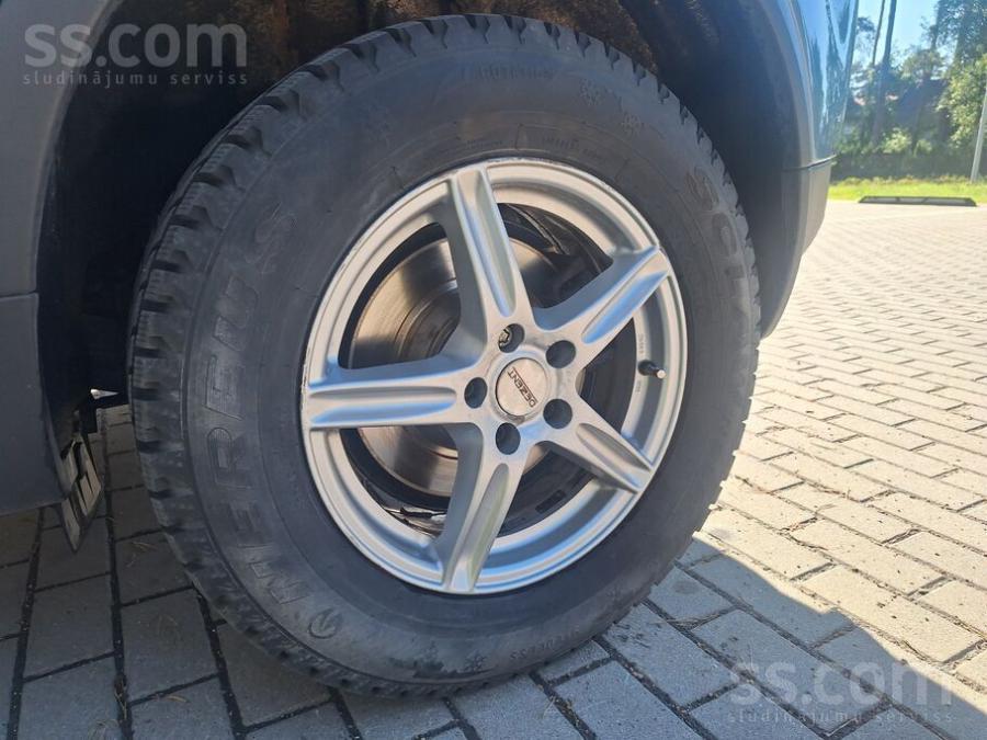 Ford Kuga 2008 in Riga, with an engine capacity of 2.00 L and mileage of 177 thousand km for 4500 €, photo 15 on AUTOMOTO.COM.LV