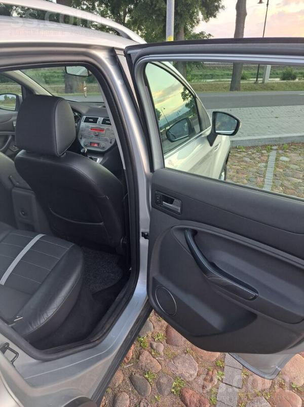 Ford Kuga 2011 in Daugavpils, with an engine capacity of 2.00 L and mileage of 250 thousand km for 5000 €, photo 7 on AUTOMOTO.COM.LV
