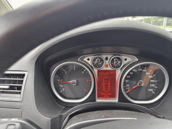 Ford Kuga 2011 Tallina, ar dzinēja tilpumu 2.00 L un nobraukumu 90 tūkst. km par 7500 €, foto 5 vietnē AUTOMOTO.COM.LV