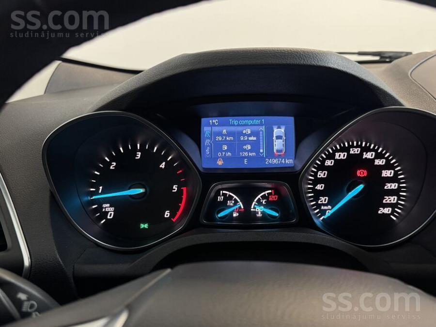 Ford Kuga 2015 in Riga, with an engine capacity of 2.00 L and mileage of 250 thousand km for 8500 €, photo 13 on AUTOMOTO.COM.LV