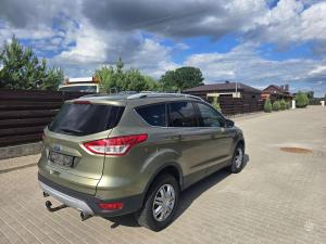 Green Ford Kuga 2013 in Kaunas, with an engine capacity of 2.00 L and mileage of 350 thousand km for 6950 €, photo 6 on AUTOMOTO.COM.LV
