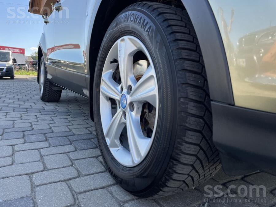 Zaļš Ford Kuga 2013 Talsi, ar dzinēja tilpumu 1.60 L un nobraukumu 177 tūkst. km par 7800 €, foto 11 vietnē AUTOMOTO.COM.LV