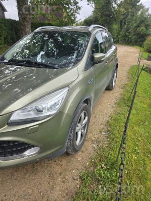 Green Ford Kuga 2013 in Ogre, with an engine capacity of 2.00 L and mileage of 255 thousand km for 6000 €, photo 1 on AUTOMOTO.COM.LV