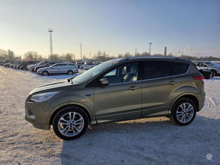 Green Ford Kuga 2014 in Marijampole, with an engine capacity of 1.60 L and mileage of 111 thousand km for 7290 €, photo 3 on AUTOMOTO.COM.LV