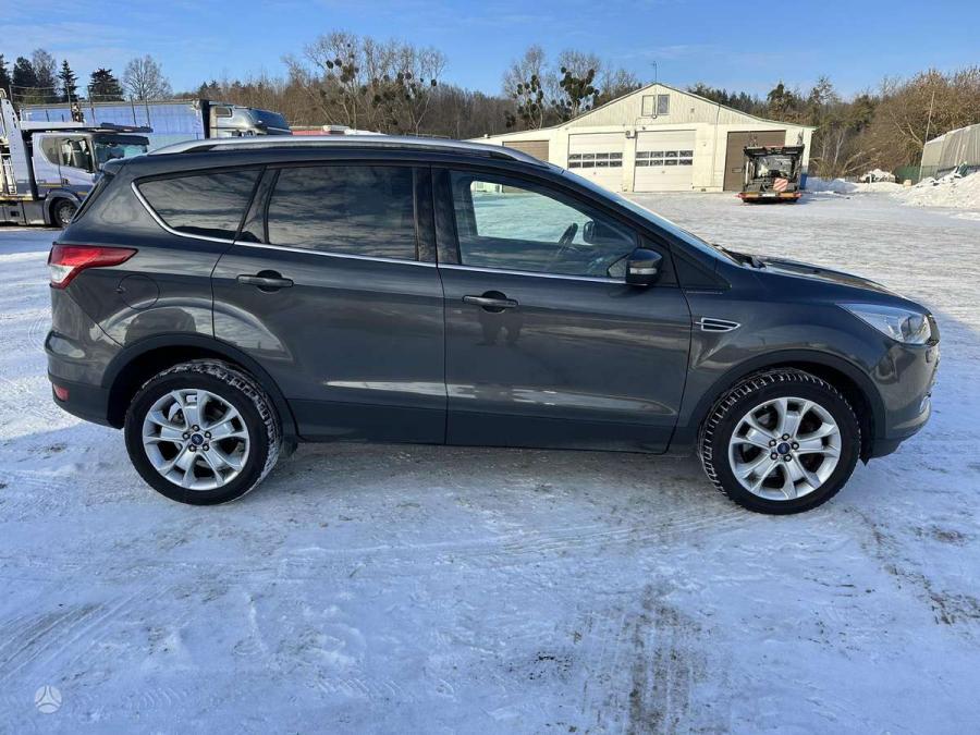 Green Ford Kuga 2014 in Prienai, with an engine capacity of 2.00 L and mileage of 253 thousand km for 7400 €, photo 6 on AUTOMOTO.COM.LV