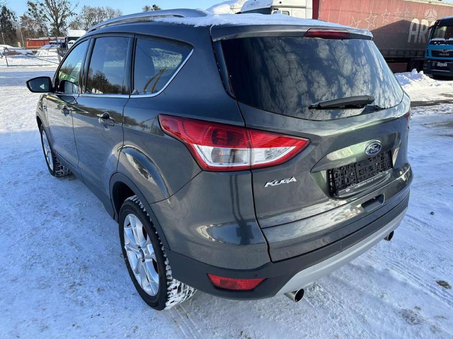 Green Ford Kuga 2014 in Prienai, with an engine capacity of 2.00 L and mileage of 253 thousand km for 7400 €, photo 9 on AUTOMOTO.COM.LV