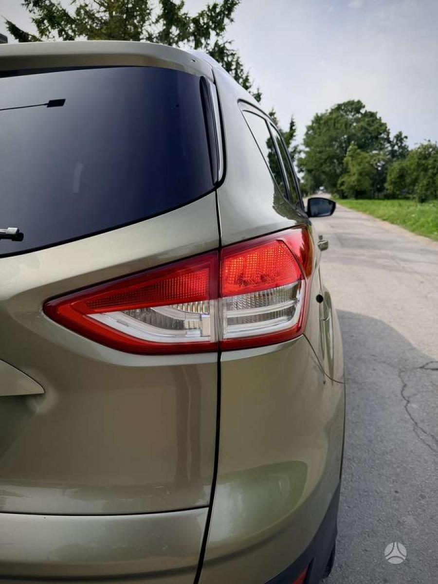 Green Ford Kuga 2015 in Siauliai, with an engine capacity of 2.00 L and mileage of 237 thousand km for 7000 €, photo 8 on AUTOMOTO.COM.LV