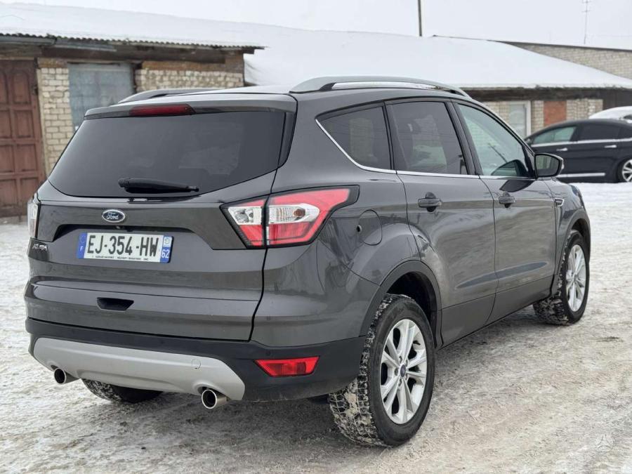 Green Ford Kuga 2017 in Taurage, with an engine capacity of 2.00 L and mileage of 290 thousand km for 8950 €, photo 6 on AUTOMOTO.COM.LV