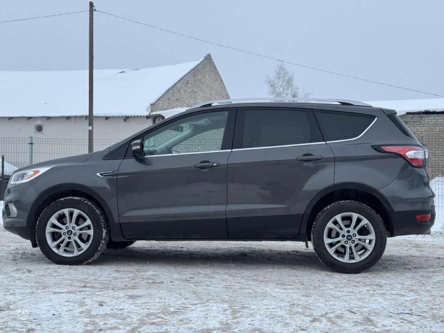 Green Ford Kuga 2017 in Taurage, with an engine capacity of 2.00 L and mileage of 290 thousand km for 8950 €, photo 7 on AUTOMOTO.COM.LV