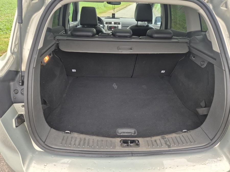 Pelēks Ford Kuga 2008 Viļņa, ar dzinēja tilpumu 2.00 L un nobraukumu 230 tūkst. km par 2300 €, foto 9 vietnē AUTOMOTO.COM.LV