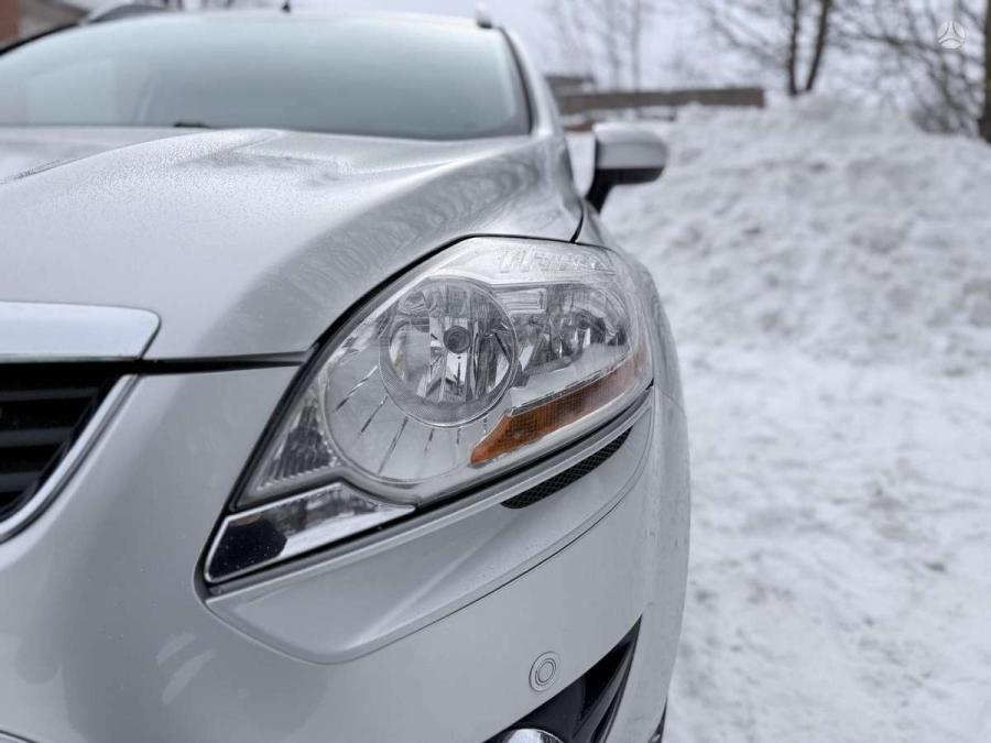 Grey Ford Kuga 2009 in Siauliai, with an engine capacity of 2.00 L and mileage of 205 thousand km for 3900 €, photo 5 on AUTOMOTO.COM.LV