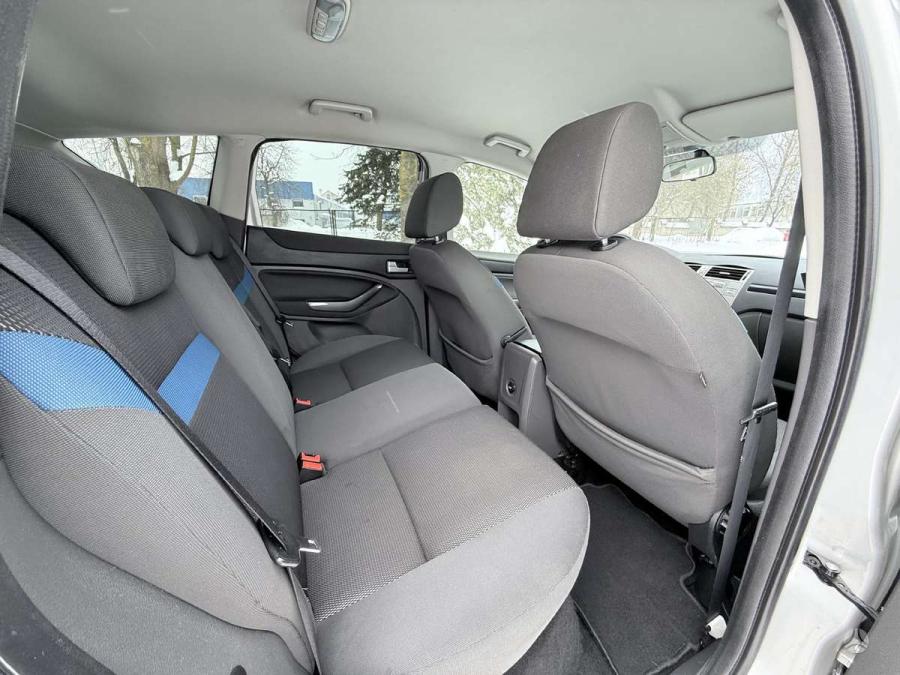 Grey Ford Kuga 2009 in Siauliai, with an engine capacity of 2.00 L and mileage of 205 thousand km for 3900 €, photo 19 on AUTOMOTO.COM.LV
