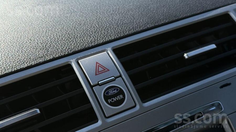 Pelēks Ford Kuga 2009 Jelgava, ar dzinēja tilpumu 2.00 L un nobraukumu 296 tūkst. km par 4990 €, foto 15 vietnē AUTOMOTO.COM.LV