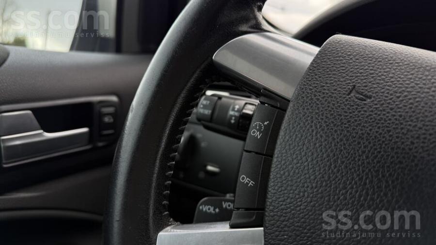 Pelēks Ford Kuga 2009 Jelgava, ar dzinēja tilpumu 2.00 L un nobraukumu 296 tūkst. km par 4990 €, foto 21 vietnē AUTOMOTO.COM.LV