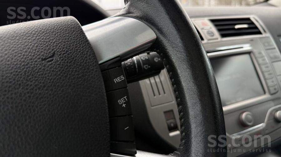 Pelēks Ford Kuga 2009 Jelgava, ar dzinēja tilpumu 2.00 L un nobraukumu 296 tūkst. km par 4990 €, foto 22 vietnē AUTOMOTO.COM.LV