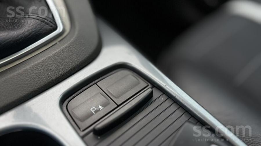 Pelēks Ford Kuga 2009 Rīga, ar dzinēja tilpumu 2.00 L un nobraukumu 297 tūkst. km par 4990 €, foto 21 vietnē AUTOMOTO.COM.LV