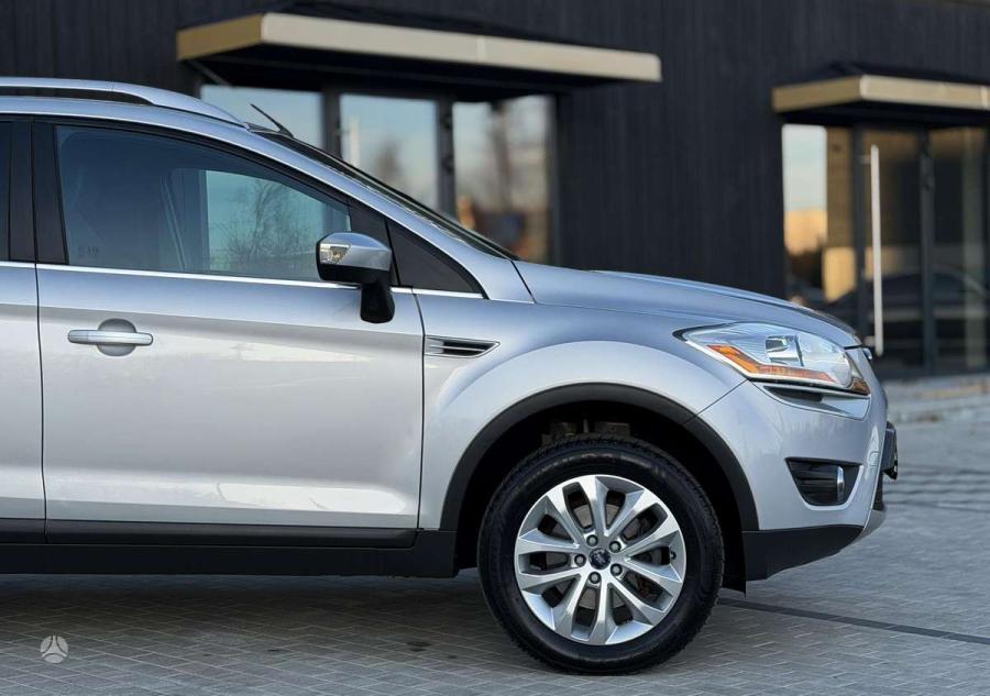 Grey Ford Kuga 2009 in Siauliai, with an engine capacity of 2.00 L and mileage of 269 thousand km for 6999 €, photo 6 on AUTOMOTO.COM.LV