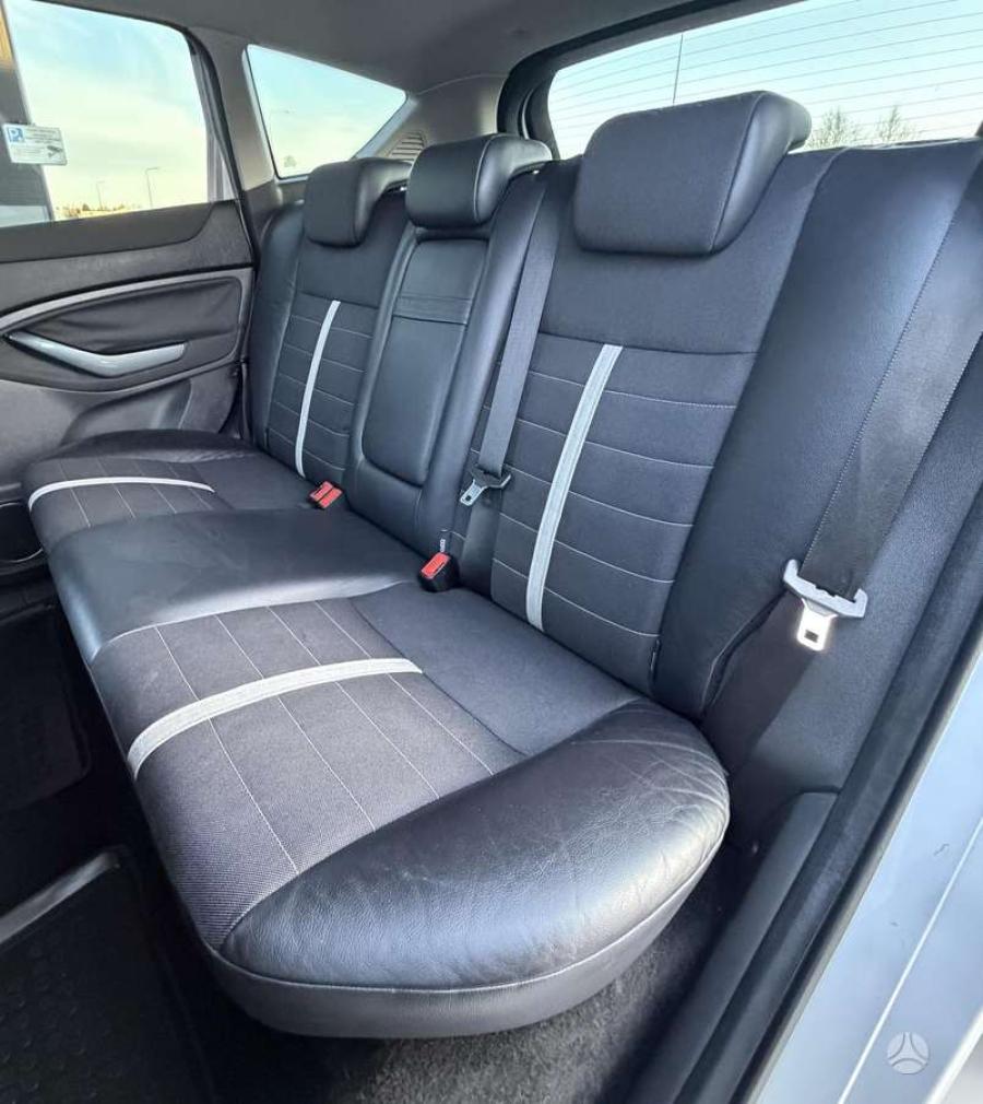Grey Ford Kuga 2009 in Siauliai, with an engine capacity of 2.00 L and mileage of 269 thousand km for 6999 €, photo 20 on AUTOMOTO.COM.LV