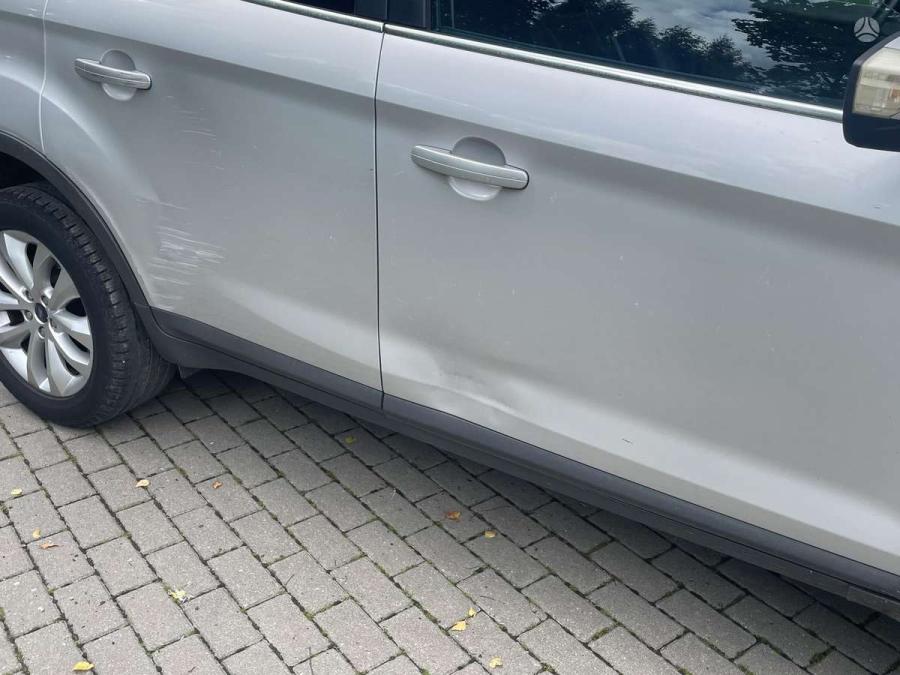 Pelēks Ford Kuga 2009 Panevēža, ar dzinēja tilpumu 2.00 L un nobraukumu 209 tūkst. km par 3250 €, foto 5 vietnē AUTOMOTO.COM.LV