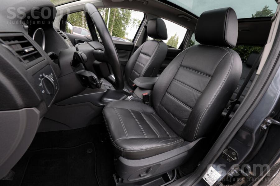 Grey Ford Kuga 2010 in Jelgava, with an engine capacity of 2.00 L and mileage of 0 thousand km for 6450 €, photo 10 on AUTOMOTO.COM.LV