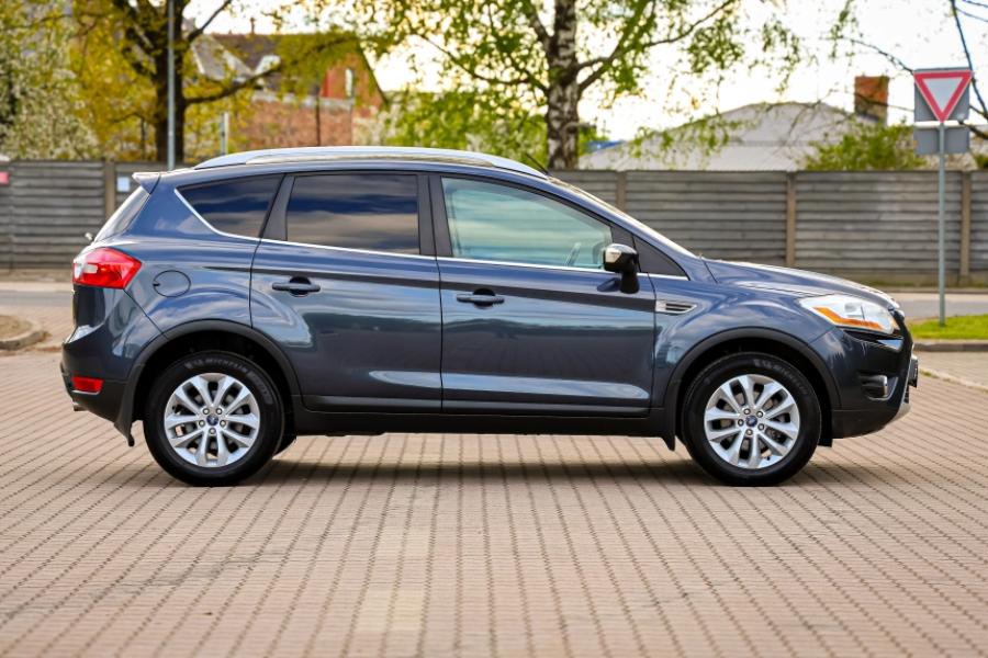 Grey Ford Kuga 2010 in Riga, with an engine capacity of 2.00 L and mileage of 261 thousand km for 6750 €, photo 5 on AUTOMOTO.COM.LV