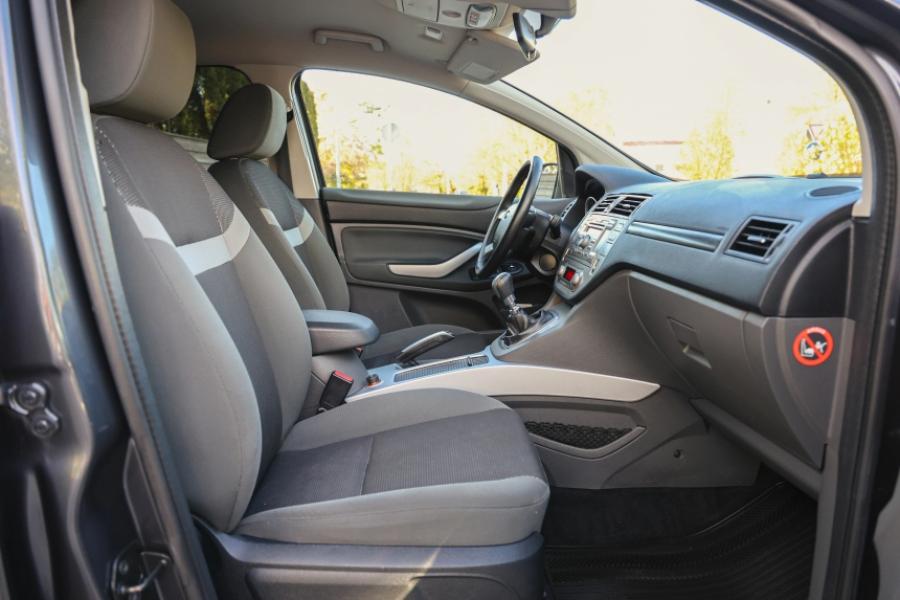 Grey Ford Kuga 2010 in Riga, with an engine capacity of 2.00 L and mileage of 261 thousand km for 6750 €, photo 15 on AUTOMOTO.COM.LV