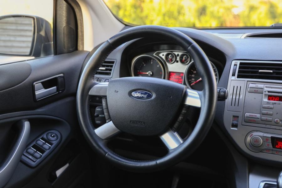 Grey Ford Kuga 2010 in Riga, with an engine capacity of 2.00 L and mileage of 261 thousand km for 6750 €, photo 18 on AUTOMOTO.COM.LV