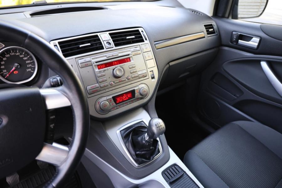 Grey Ford Kuga 2010 in Riga, with an engine capacity of 2.00 L and mileage of 261 thousand km for 6750 €, photo 21 on AUTOMOTO.COM.LV