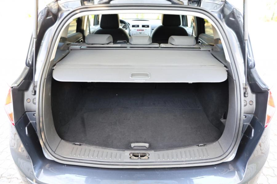 Grey Ford Kuga 2010 in Riga, with an engine capacity of 2.00 L and mileage of 261 thousand km for 6750 €, photo 27 on AUTOMOTO.COM.LV