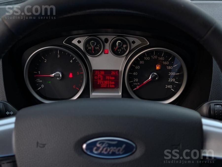 Grey Ford Kuga 2010 in Jurmala, with an engine capacity of 2.00 L and mileage of 0 thousand km for 4950 €, photo 12 on AUTOMOTO.COM.LV