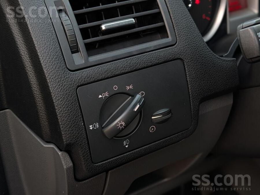 Grey Ford Kuga 2010 in Jurmala, with an engine capacity of 2.00 L and mileage of 0 thousand km for 4950 €, photo 16 on AUTOMOTO.COM.LV