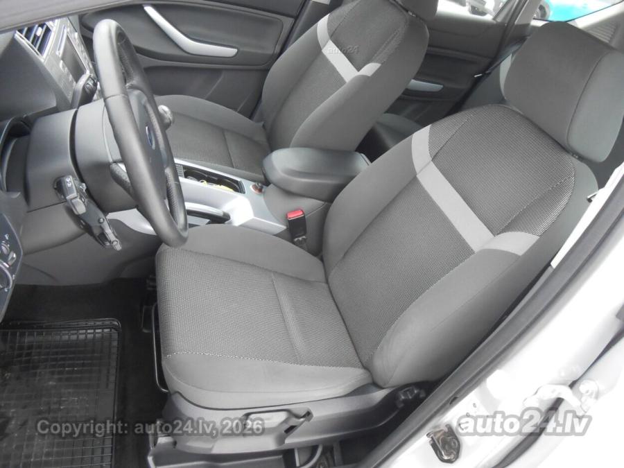 Grey Ford Kuga 2011 in Viljandi, with an engine capacity of 2.00 L and mileage of 219 thousand km for 6990 €, photo 7 on AUTOMOTO.COM.LV