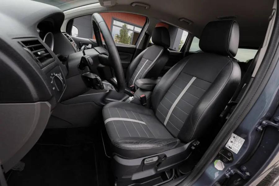 Grey Ford Kuga 2011 in Jelgava, with an engine capacity of 2.00 L and mileage of 198 thousand km for 6650 €, photo 10 on AUTOMOTO.COM.LV