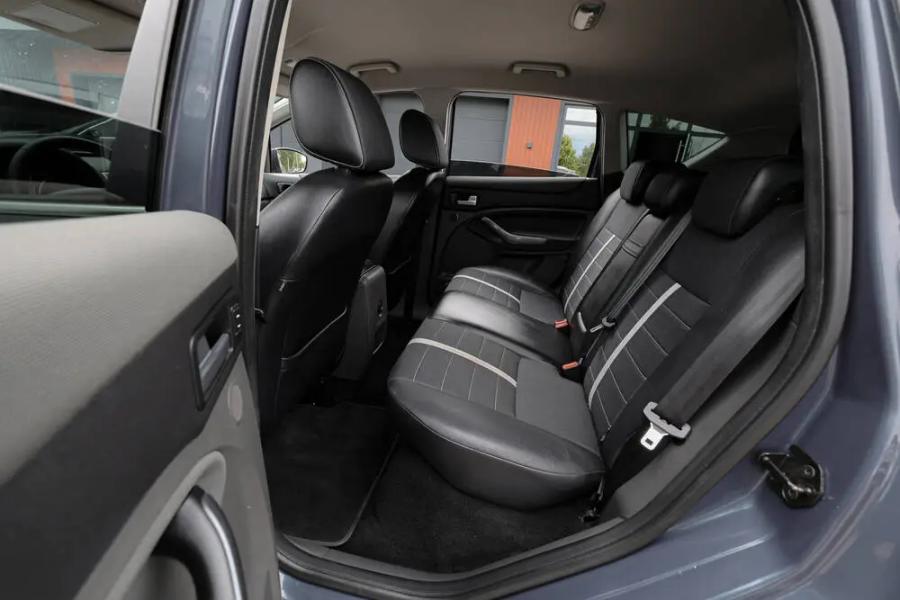 Grey Ford Kuga 2011 in Jelgava, with an engine capacity of 2.00 L and mileage of 198 thousand km for 6650 €, photo 11 on AUTOMOTO.COM.LV
