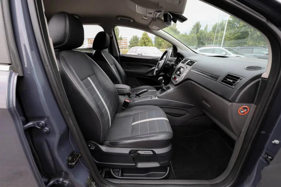 Grey Ford Kuga 2011 in Jelgava, with an engine capacity of 2.00 L and mileage of 198 thousand km for 6650 €, photo 13 on AUTOMOTO.COM.LV