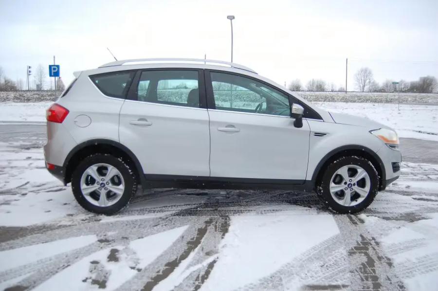 Pelēks Ford Kuga 2011 Jēkabpils, ar dzinēja tilpumu 2.00 L un nobraukumu 225 tūkst. km par 6990 €, foto 8 vietnē AUTOMOTO.COM.LV