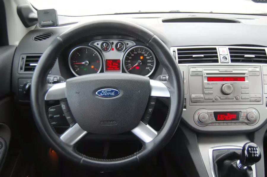 Pelēks Ford Kuga 2011 Jēkabpils, ar dzinēja tilpumu 2.00 L un nobraukumu 225 tūkst. km par 6990 €, foto 16 vietnē AUTOMOTO.COM.LV
