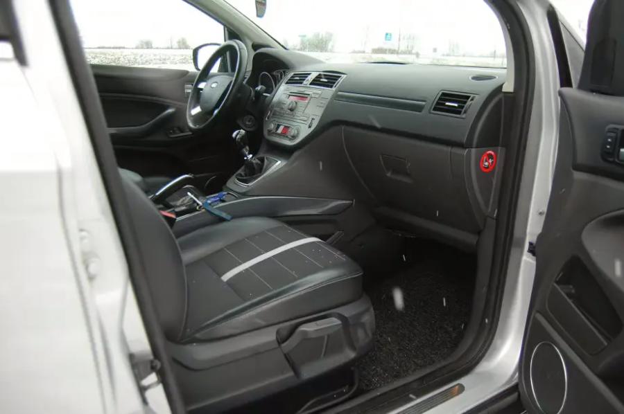 Pelēks Ford Kuga 2011 Jēkabpils, ar dzinēja tilpumu 2.00 L un nobraukumu 225 tūkst. km par 6990 €, foto 19 vietnē AUTOMOTO.COM.LV
