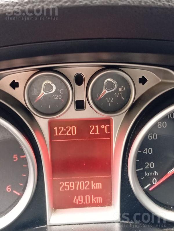 Grey Ford Kuga 2011 in Ogre, with an engine capacity of 2.00 L and mileage of 270 thousand km for 4700 €, photo 5 on AUTOMOTO.COM.LV