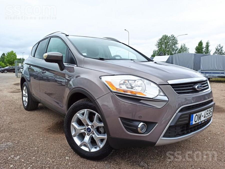 Pelēks Ford Kuga 2012 Daugavpils, ar dzinēja tilpumu 2.00 L un nobraukumu 0 tūkst. km par 7150 €, foto 3 vietnē AUTOMOTO.COM.LV
