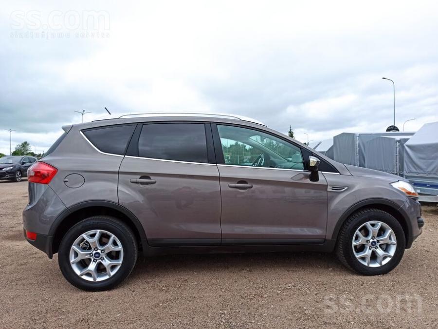 Pelēks Ford Kuga 2012 Daugavpils, ar dzinēja tilpumu 2.00 L un nobraukumu 0 tūkst. km par 7150 €, foto 9 vietnē AUTOMOTO.COM.LV