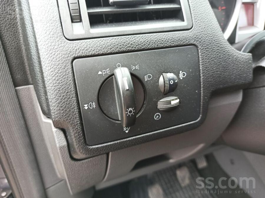 Pelēks Ford Kuga 2012 Daugavpils, ar dzinēja tilpumu 2.00 L un nobraukumu 0 tūkst. km par 7150 €, foto 26 vietnē AUTOMOTO.COM.LV