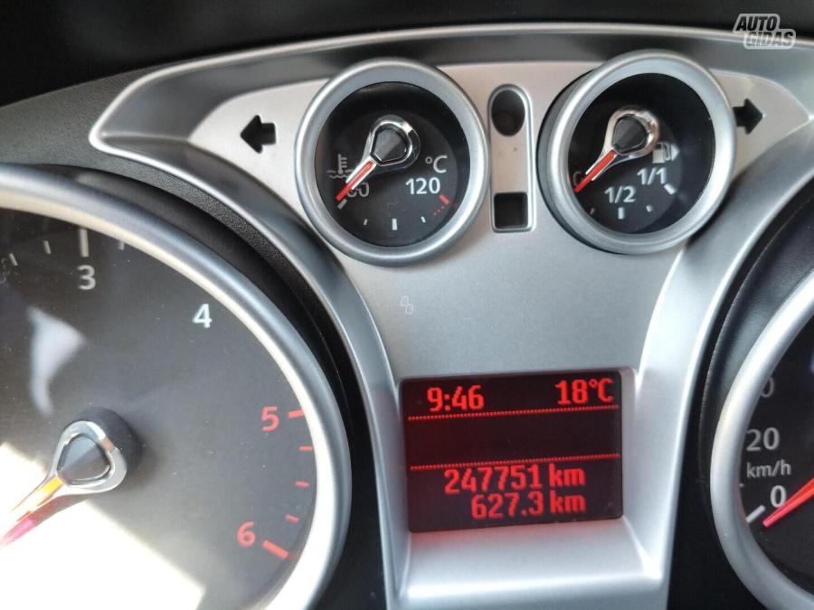 Grey Ford Kuga 2012 in Vilnius, with an engine capacity of 2.00 L and mileage of 248 thousand km for 4900 €, photo 5 on AUTOMOTO.COM.LV