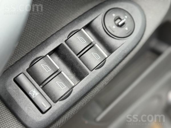 Pelēks Ford Kuga 2012 Rīga, ar dzinēja tilpumu 2.00 L un nobraukumu 244 tūkst. km par 6850 €, foto 6 vietnē AUTOMOTO.COM.LV