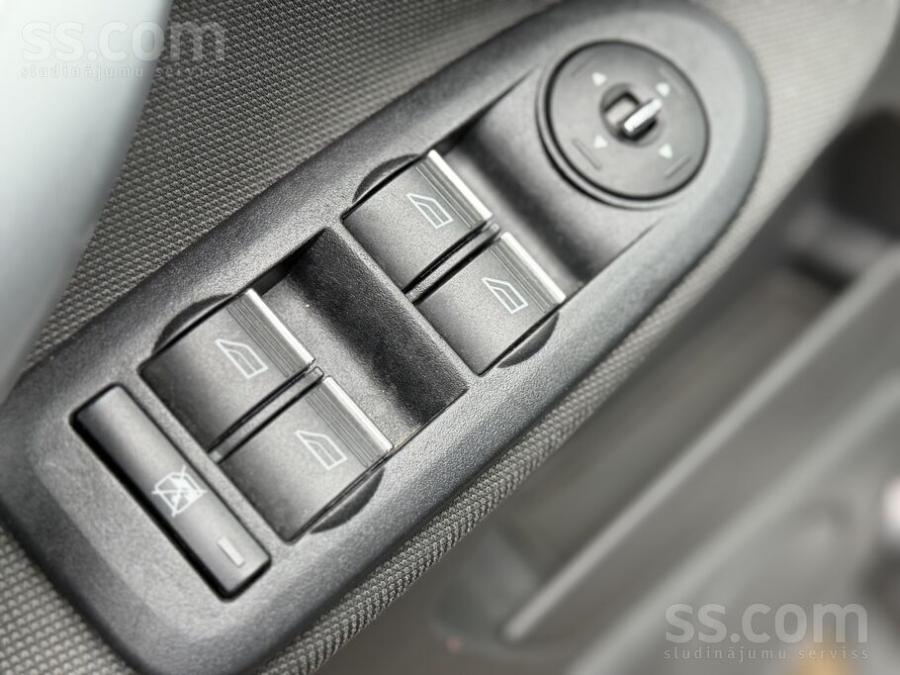 Grey Ford Kuga 2012 in Riga, with an engine capacity of 2.00 L and mileage of 244 thousand km for 6850 €, photo 6 on AUTOMOTO.COM.LV