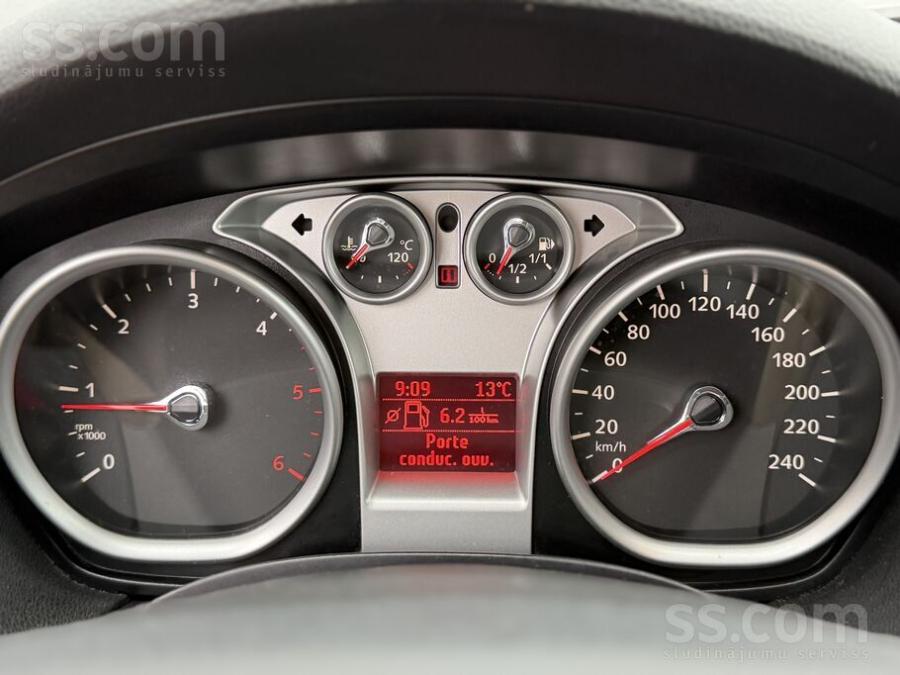 Grey Ford Kuga 2012 in Riga, with an engine capacity of 2.00 L and mileage of 244 thousand km for 6850 €, photo 9 on AUTOMOTO.COM.LV