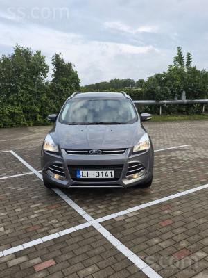 Grey Ford Kuga 2013 in Riga, with an engine capacity of 2.00 L and mileage of 143 thousand km for 8200 €, photo 3 on AUTOMOTO.COM.LV