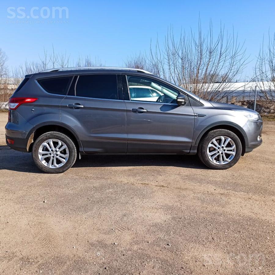 Grey Ford Kuga 2013 in Daugavpils, with an engine capacity of 2.00 L and mileage of 0 thousand km for 8300 €, photo 9 on AUTOMOTO.COM.LV