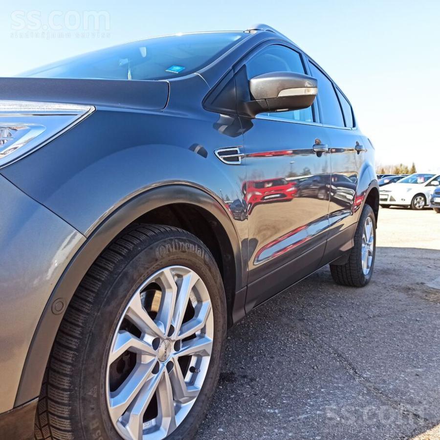 Grey Ford Kuga 2013 in Daugavpils, with an engine capacity of 2.00 L and mileage of 0 thousand km for 8300 €, photo 10 on AUTOMOTO.COM.LV